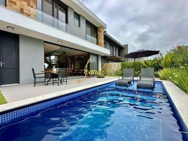 Casa condomínio nova com 04 suítes mobiliada e decorada