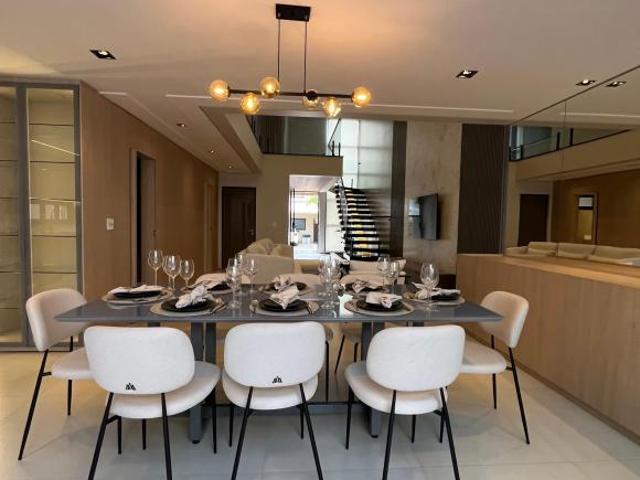 Casa Condomínio, Sobrado Moderno, 100% Mobiliado, 4 Suítes, 280m2 Área Privativa