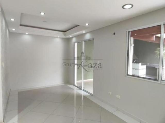 Casa Condomínio Residence Club bairro Villa Branca 3 Dormitórios uma suíte 86m² Jacareí