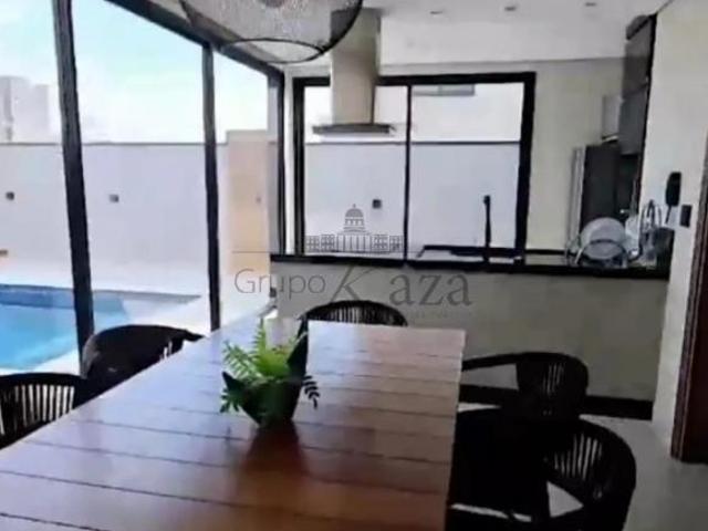 Casa Condomínio Urbanova Condomínio Colinas do Paratehy 4 Dormitórios 290m²
