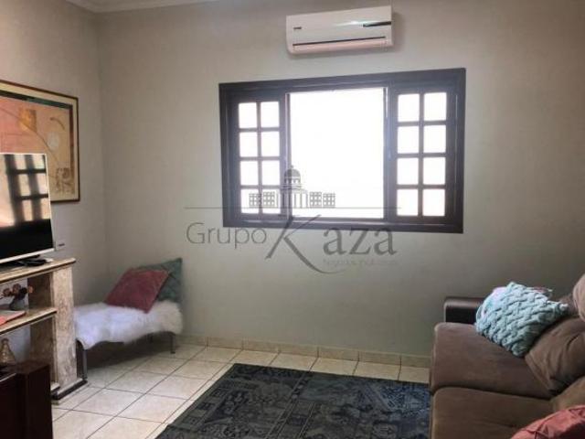 Casa Condomínio Urbanova Altos da Serra IV 4 Dormitórios 200m²