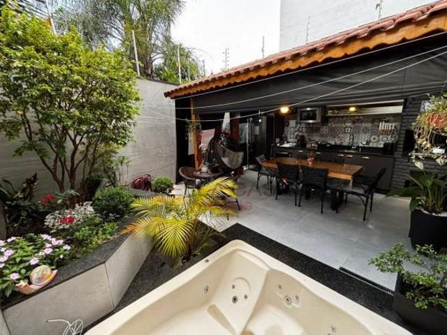 Casa condomío fechado alto padrão 3 suítes