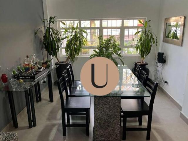 Casa confortável e charmosa no Cambuci, 2 suítes, 2 vagas, área gourmet R$ 1.050.000,00