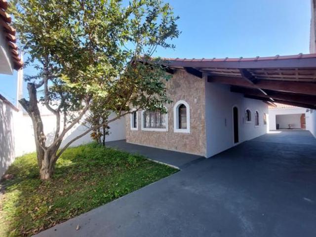 Casa confortável e aconchegante a venda na praia de Peruíbe !