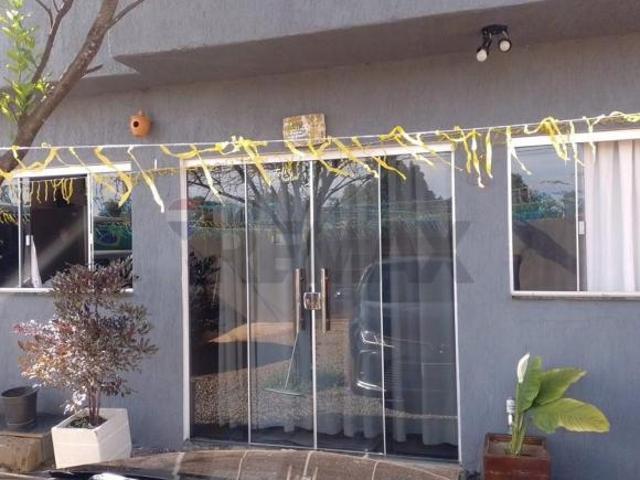 Casa confortável 3 quartos sendo 2 suítes