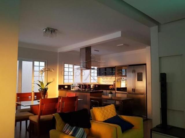 Casa Conjunto Residencial Trinta e Um de Março 2 dormitórios 170m²