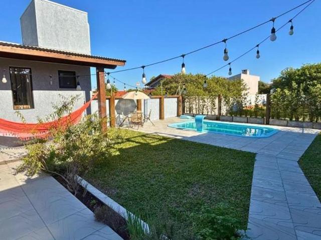 Casa contêiner moderna a apenas 50 metros da praia em Arroio do Sal