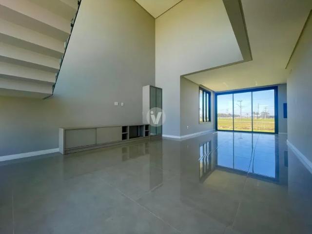 Casa Contemporânea à venda, com vista para o Lago no Condomínio Alure