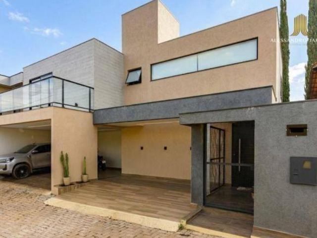 Casa contemporânea, com piscina, escriturada, em condomínio fechado no Taguaparque