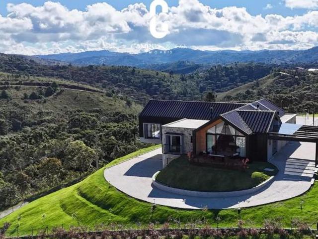 Casa Contemporânea com Vista Panorâmica no Condomínio Iporanga