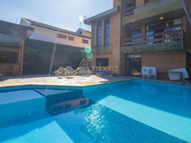 Casa Contemporânea com 4 Dormitórios, Piscina e 4 Vagas no Jardim Guedala