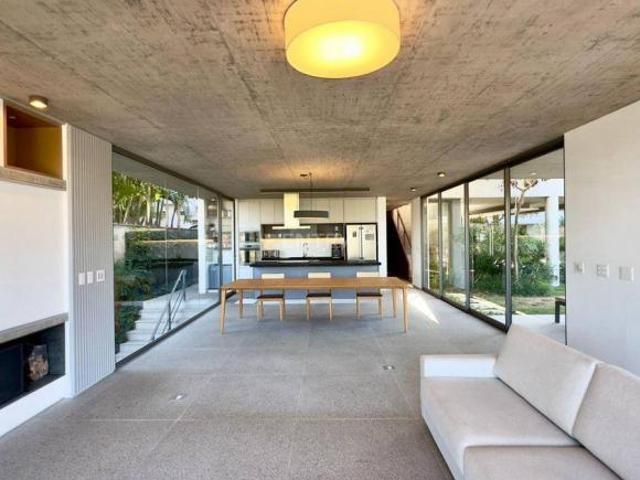 Casa Contemporânea com 5 suítes Exclusividade, arquitetura internacional e sustentabilidade em um só
