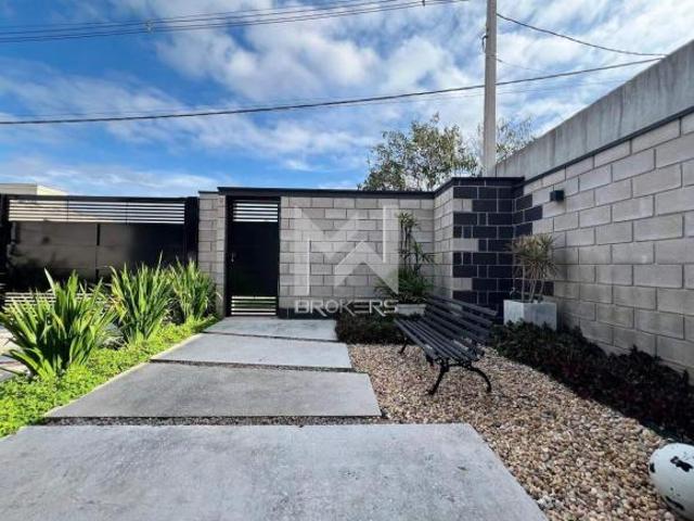 Casa contemporânea à venda no bairro Pinheirinho em Vinhedo/SP