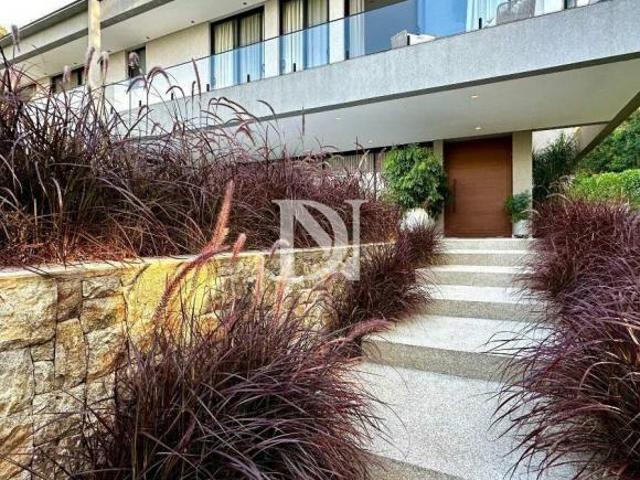 Casa Contemporânea Assinada à Venda no Condomínio Terras de São José II – 6 Suítes, Vista Cinematogr