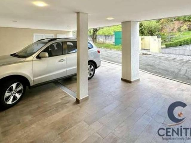 Casa Contemporânea de Esquina, Totalmente Reformada e Mobiliada!