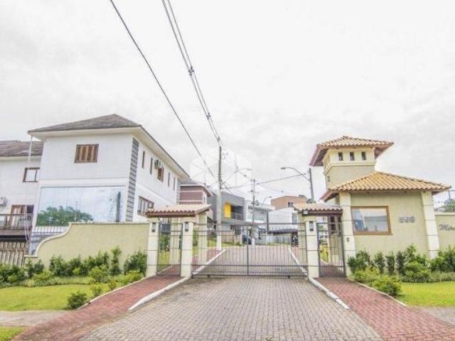 CASA CONTEMPORÂNEA E IMPONENTE COM 03 SUÍTES EM COND. FECHADO