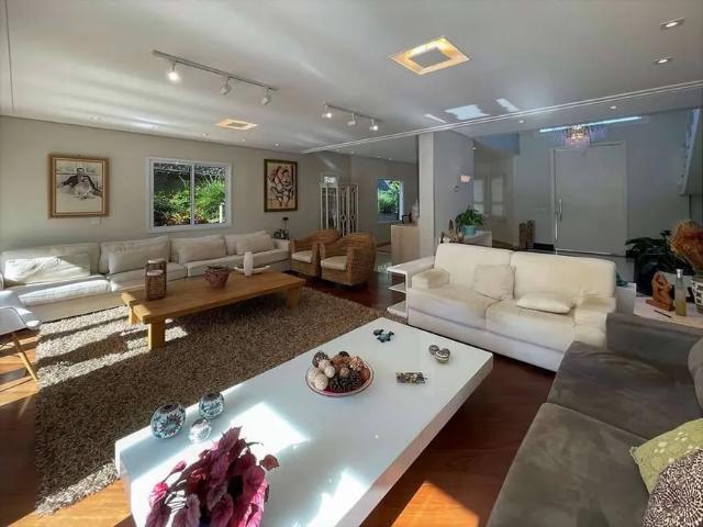 Casa contemporânea, integrada e com ótimo acabamento