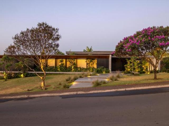 Casa contemporanea na melhor area da Fazenda da Grama direto com proprietario