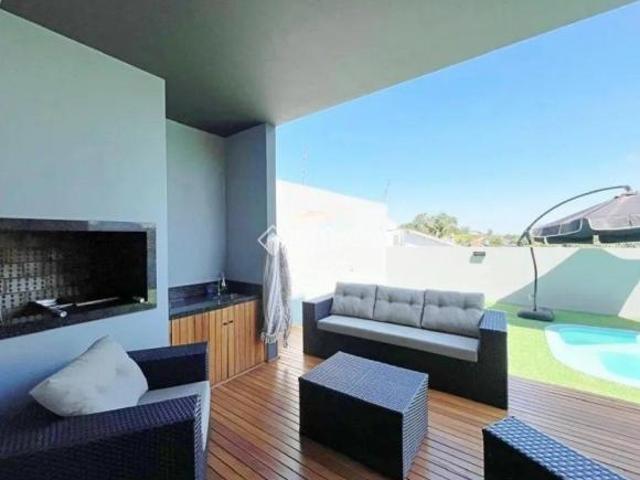 Casa Contemporânea Semi mobiliada Próxima ao Hospital Unimed