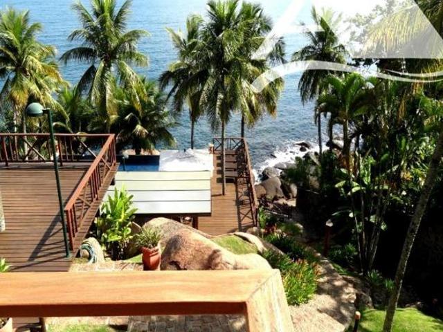Casa costeira com praia privativa em Ilhabela SP 4 suítes, piscina, área gourmet e vista mar espet