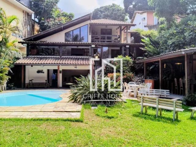 Casa duplex 4 quartos sendo 2 suítes / construída em terreno de 950 m² à venda ou locação / em condo