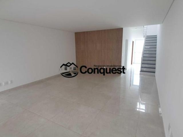 Casa Duplex, 03 Quartos com suíte, 02 sacada com vista, Bairro Centro de Contagem