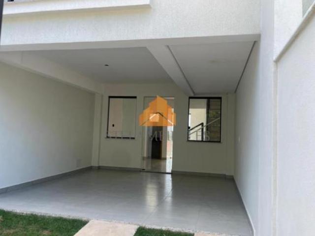 Casa Duplex 03 quartos, quintal e área para espaço gourmet no centro de Betim