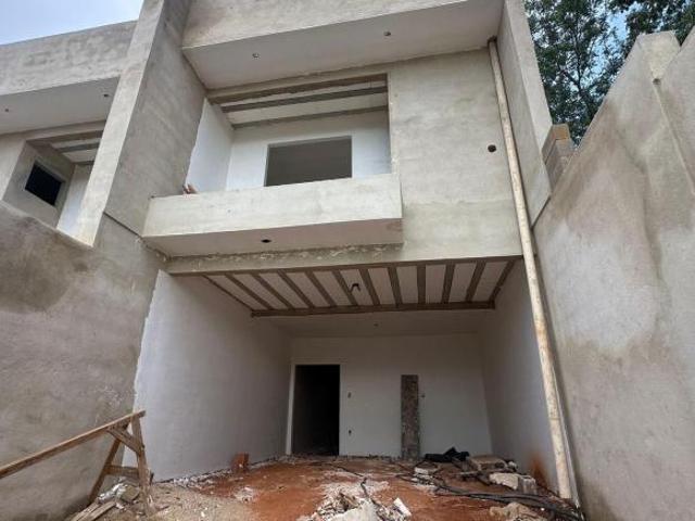 Casa Duplex 03 Quartos sendo 01 Suíte à Venda em Betim no bairro Tiradentes