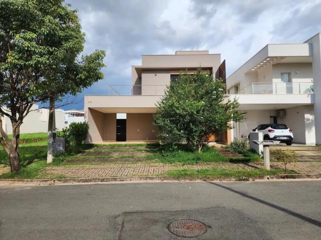 Casa Duplex 180m2 3 Dorms 1 Suíte, piso inferior possuí garagem para 4 veículos sendo 2 cobertas, sa