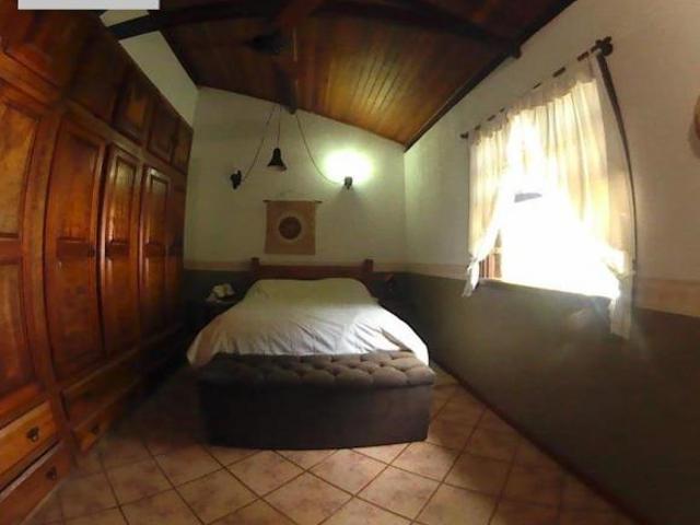 Casa Duplex 300m2, 3 Dormitórios, 5 Salas Sendo Uma Com Lareira, Varanda, Cozinha Planejada, Quintal