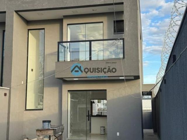 Casa Duplex 3 Quartos sendo um Suíte com Closet