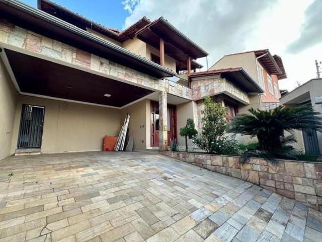 CASA DUPLEX À VENDA NO ÁLVARO CAMARGOS|6 QUARTOS SENDO 1 SUÍTE MASTER | 5 BANHEIROS | 4 VAGAS