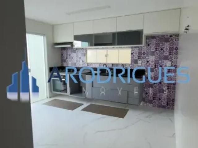 Casa Duplex à Venda em Lauro de Freitas Condomínio Oportunidade: 4 quartos, 4 suítes, 2 salas, 5 ban