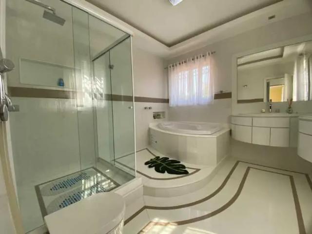 Casa Duplex Alto luxo com 505m², 3 Suítes sendo uma master com hidro, Piscina, Espaço Gourmet