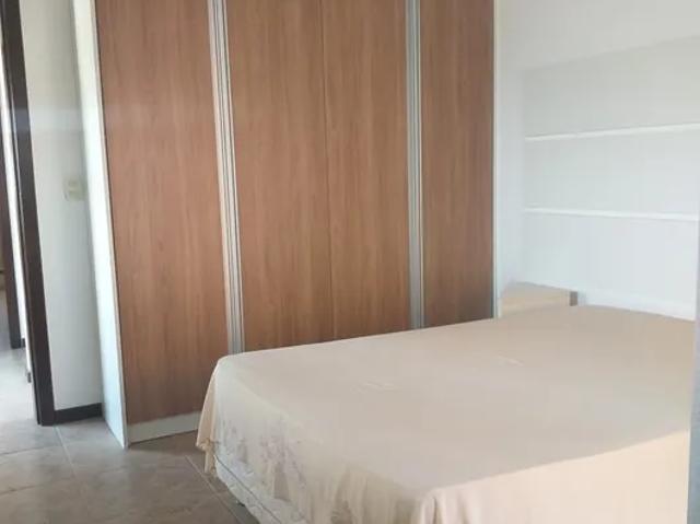 Casa duplex, c/ 127,56 m2 de área escriturada e 138,12 m2 de area construida, com a inclusão do meza