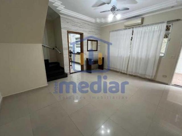 Casa duplex com 3 Dorm  Localizada no bairro Aparecida em Santos