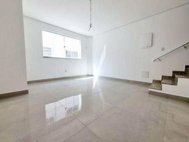 Casa duplex com 2 dormitórios, À VENDA no Campo Grande