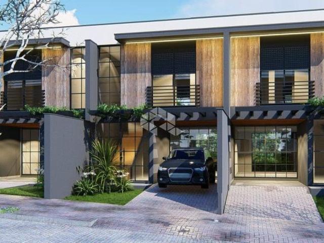 Casa duplex com 2 dormitórios, ambos suítes, no Bairro Santo Inácio