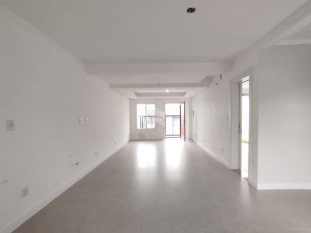 Casa duplex com suíte e pátio no bairro Goiás, em Santa Cruz do Sul