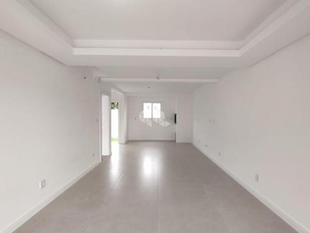 Casa duplex com suíte, em construção no bairro Goiás