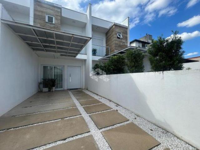 Casa duplex de 3 dormitórios no Bairro Goiás!