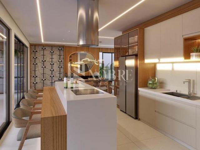 Casa Duplex de Alto Padrão com 3 Suítes, Piscina e Sala de Cinema