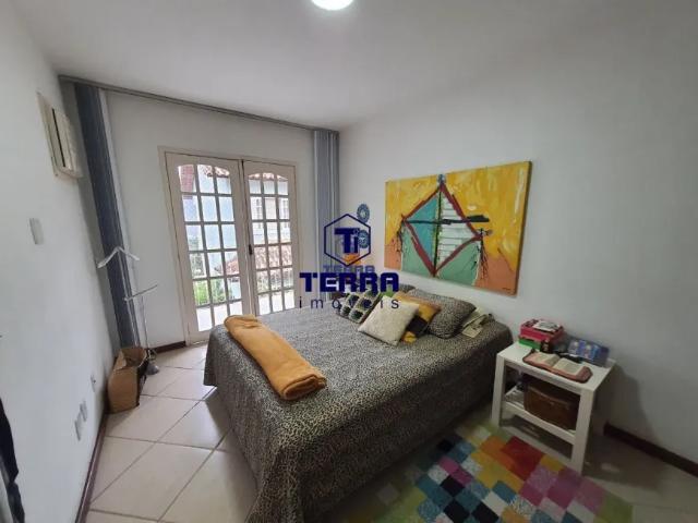 Casa duplex, dentro de condomínio, com excelente localização em Maria Paula