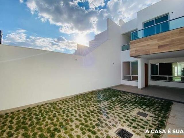 Casa Duplex Geminada 03 Quartos 01 Suíte e 04 Vagas no Bairro Nossa Senhora de Fátima / Centro de Co