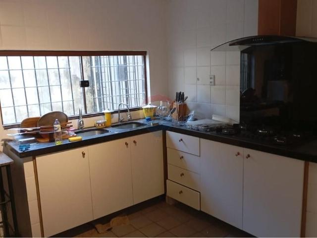 Casa duplex para locação com 05 dormitórios em Luciano Cavalcante