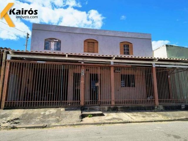 Casa duplex sobrado + casa de fundo, 7 quartos no total. Inf.: 61 9.8300 2010