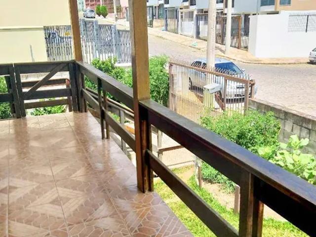 Casa de madeira com chalé em Ana Rech