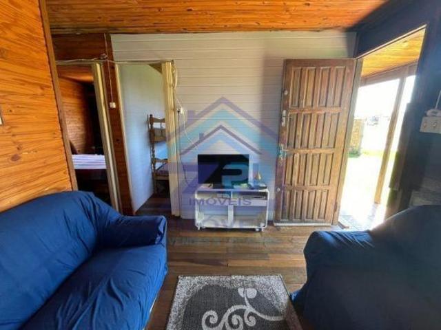 Casa de madeira à venda com 03 dormitórios Quatro Lagos