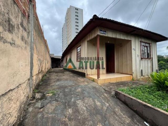 Casa de madeira na região Central de Londrina