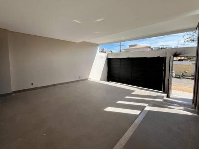 CASA DE ALTO PATRAO NO BOM PASTOR EM DIVINOPOLIS MG